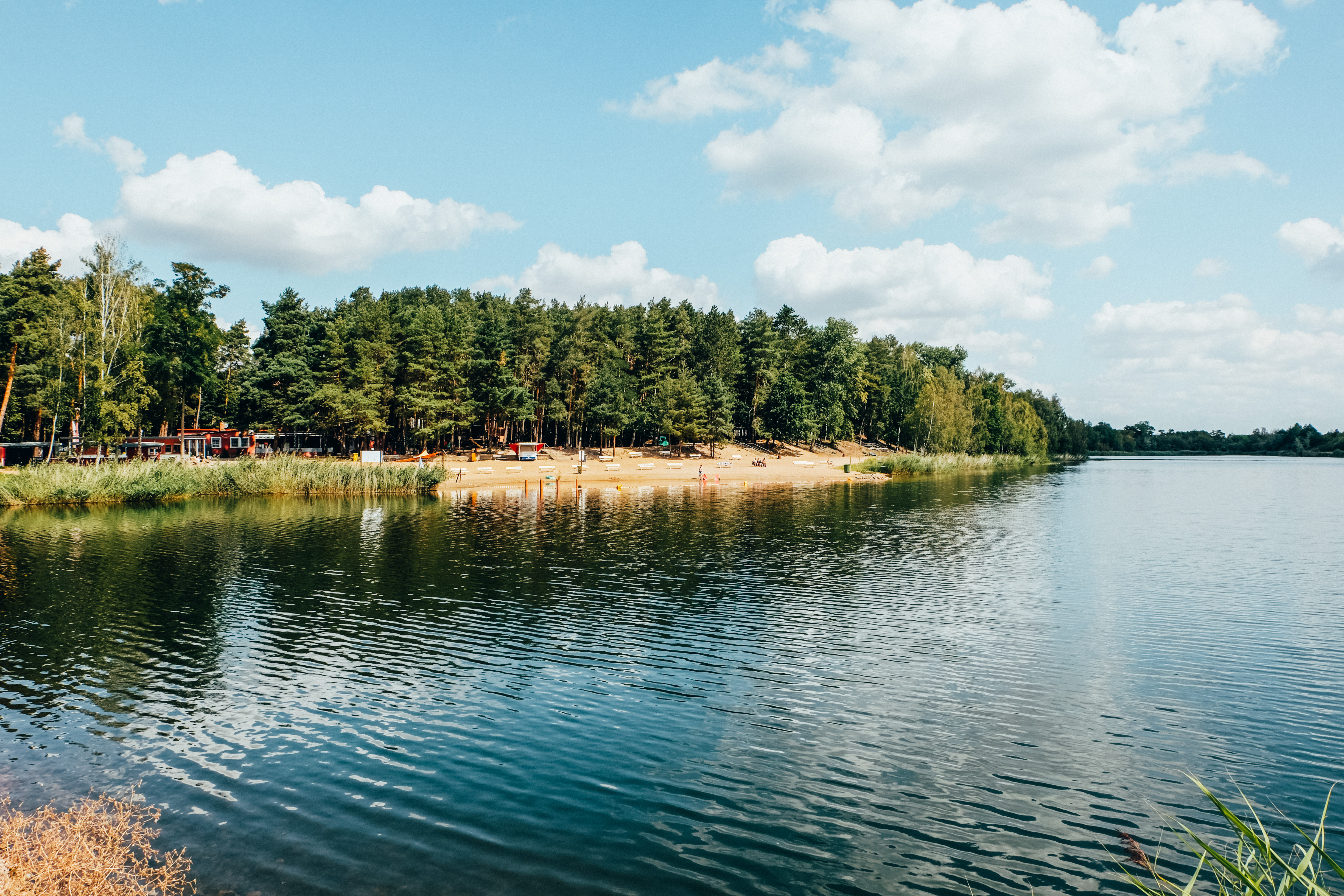 Gehe mit der ganzen Familie am Heidesee baden | Reisevergnügen