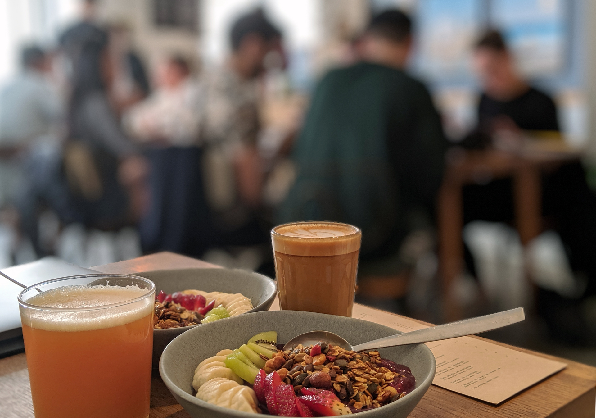 Specialty Coffee und Avocadotoast im Hello, Kristof | Reisevergnügen