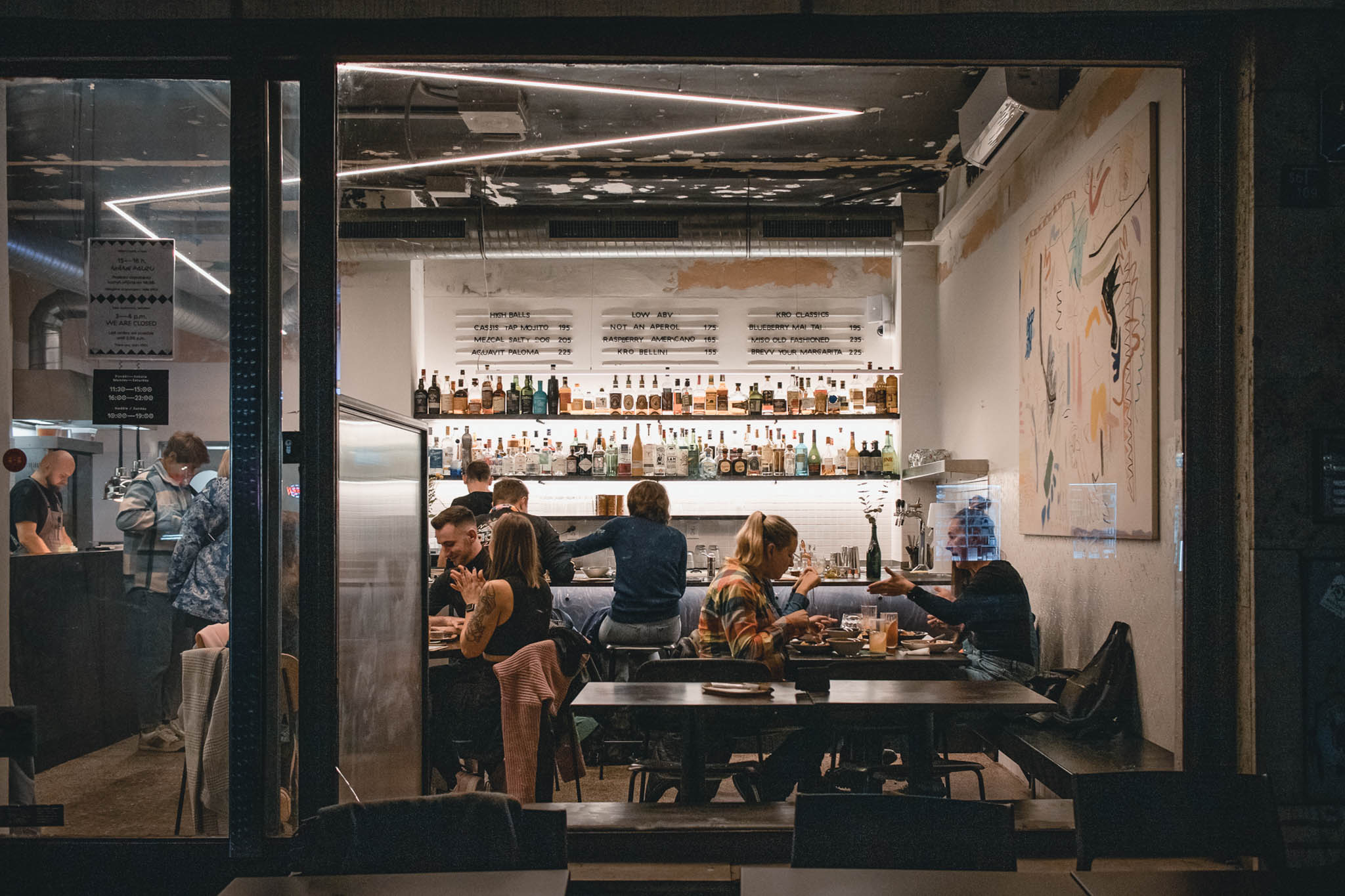 Trinke im Kro Bistro & Bar (alkoholfreie) Cocktails und iss gut ...