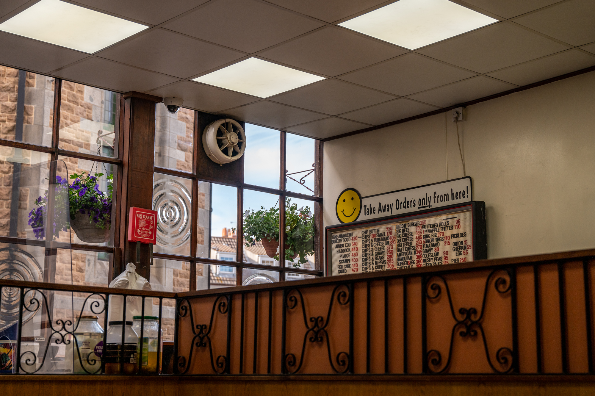 Iss Fish and Chips im The Chips Inn auf Guernsey | Reisevergnügen