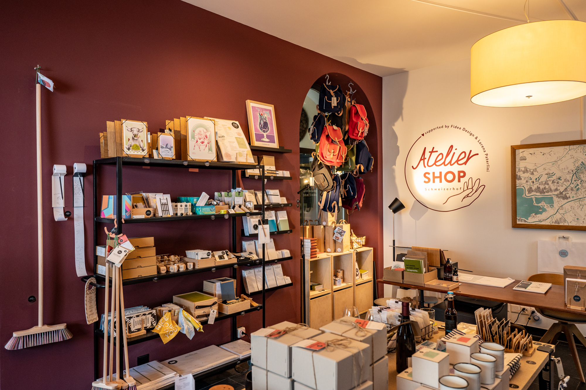 Kaufe Souvenirs im Atelier Shop | Reisevergnügen