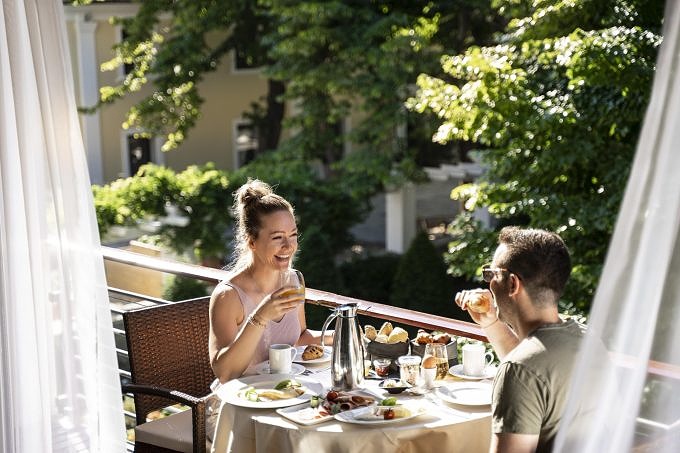 Entspanne an der kroatischen Adria-Küste im Hotel Falkensteiner Adriana ...