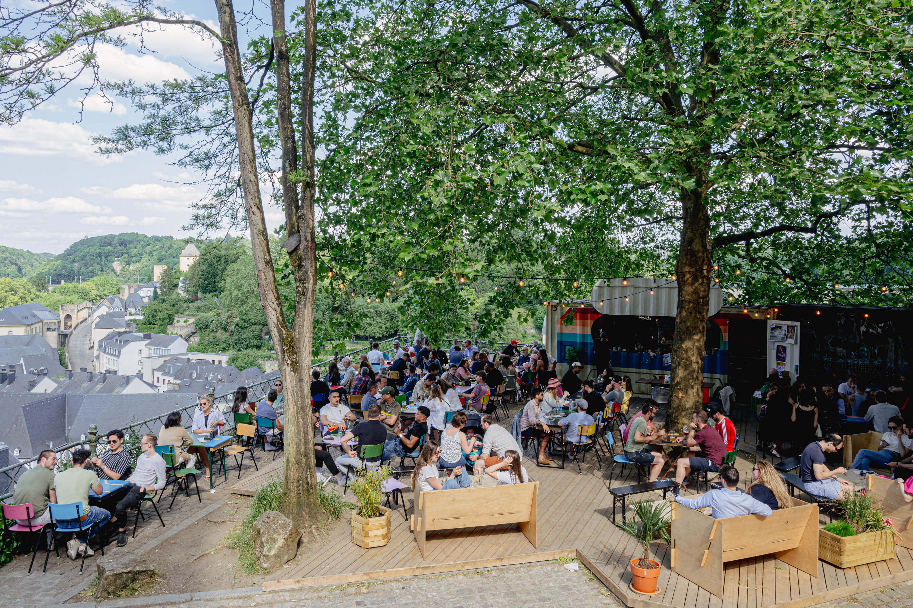 Schaue über Luxemburg in der Bar De Gudde Weather | Reisevergnügen